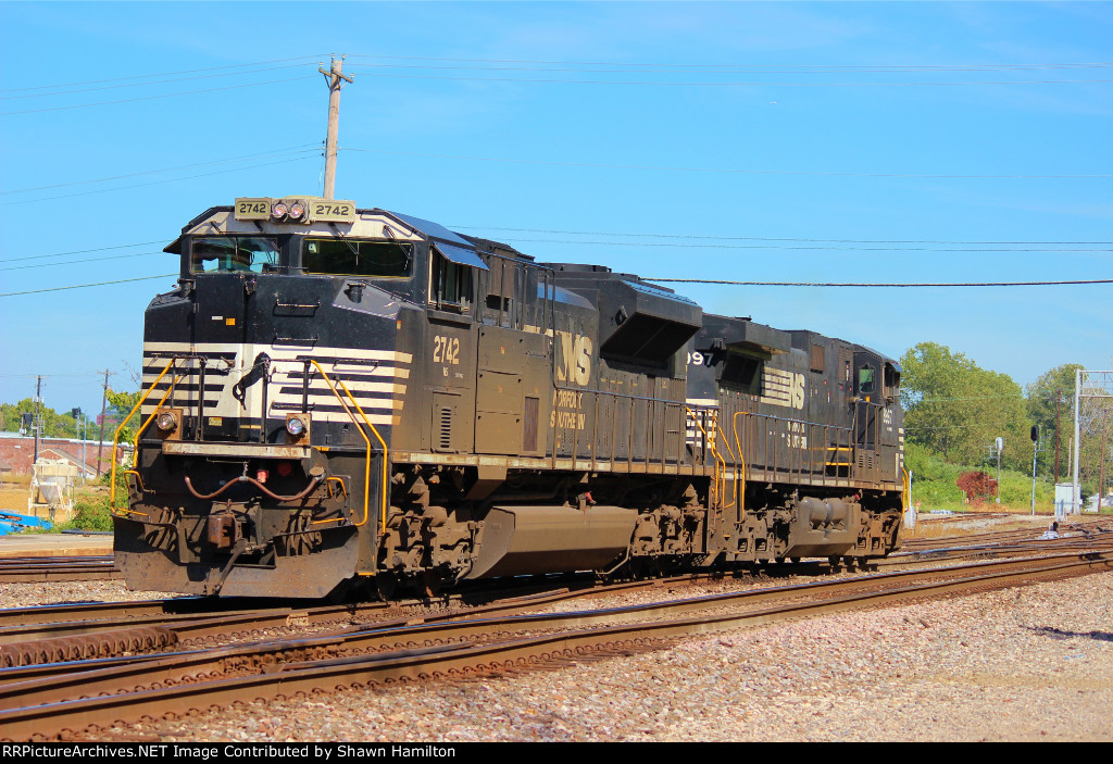 NS 2742 makes a tranfer run from main #1 to main #2